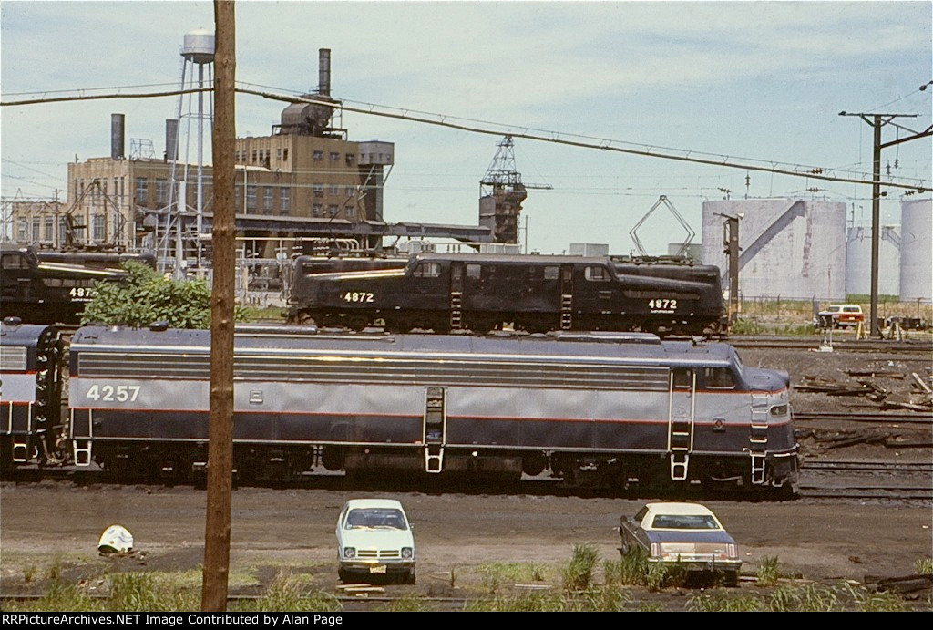 NJDOT E-8A 4257 and GG1 4872